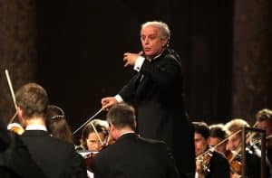 18 Of The Greatest And Most Famous Left Handed Musicians