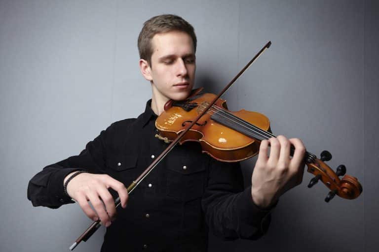 How To Hold A Violin Bow Correctly | HelloMusicTheory