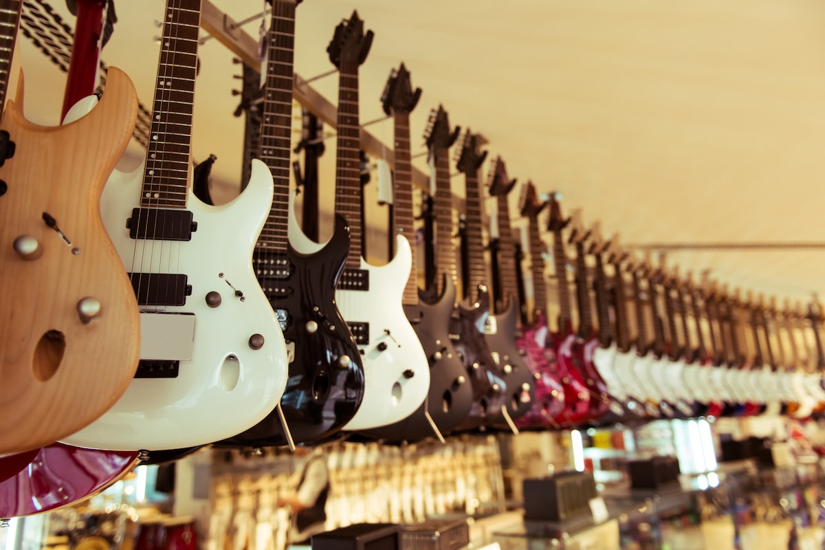 How To Learn Guitar: A 12-Step Guide For Beginners