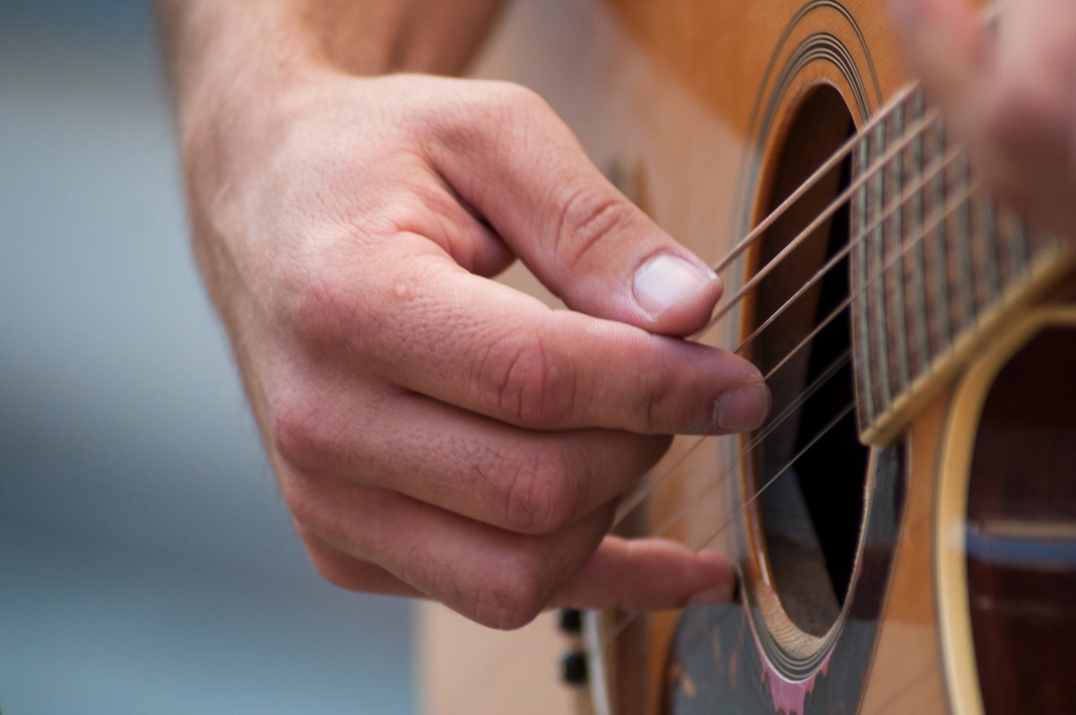 How To Learn Guitar: A 12-Step Guide For Beginners