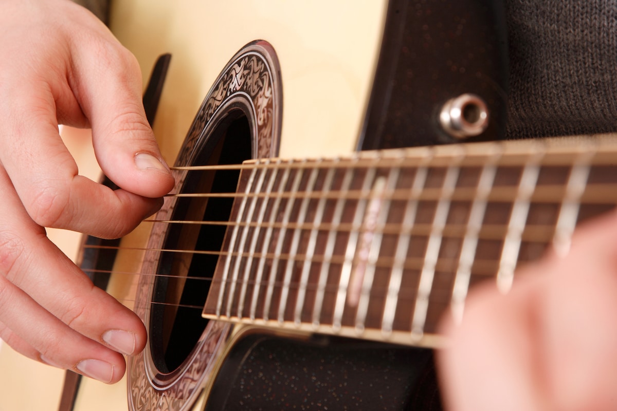 How To Learn Guitar: A 12-Step Guide For Beginners